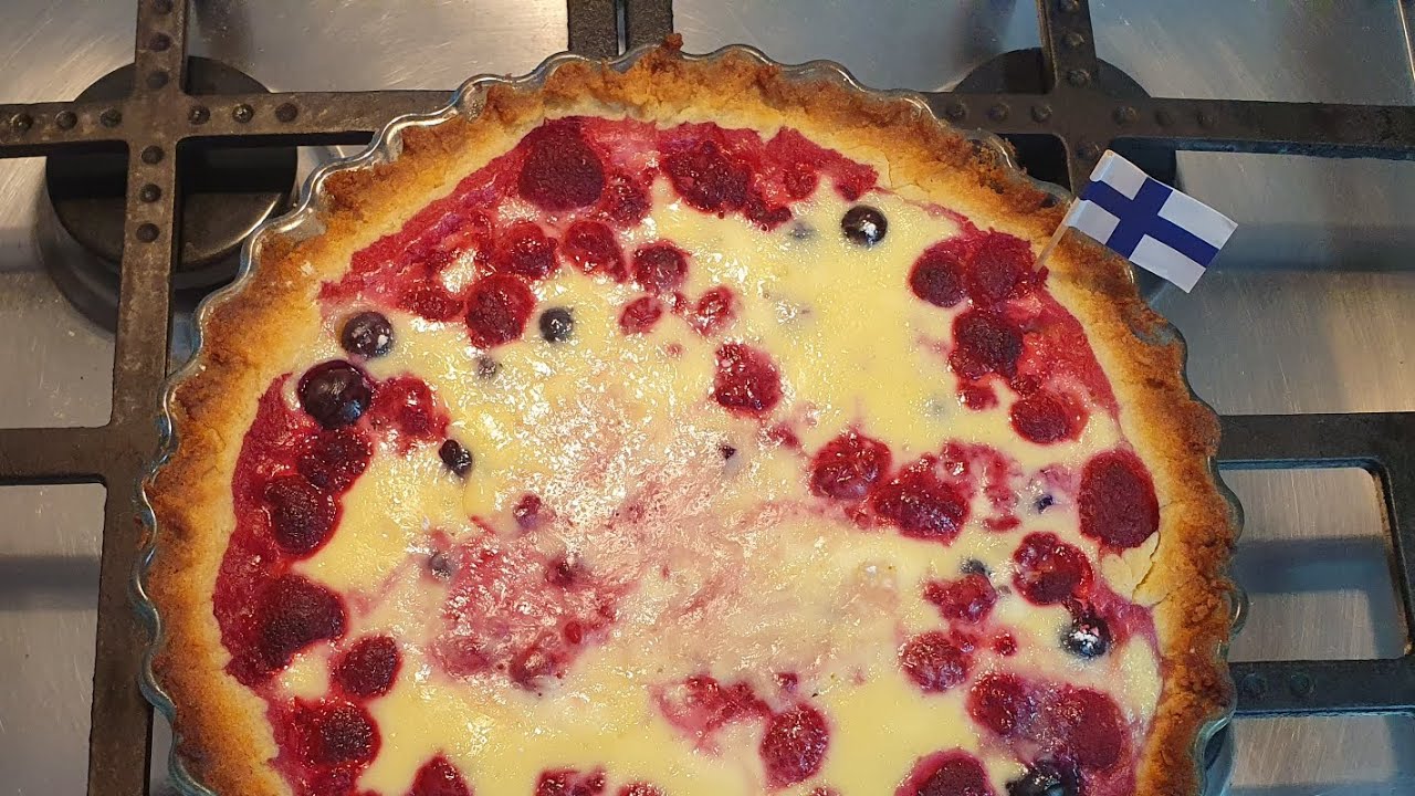 How to make a Finnish Berry Pie - Marjapiirakka recipe - YouTube