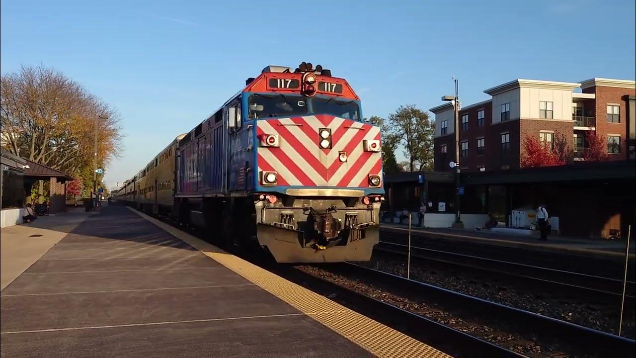 Metra BNSF Line Train to Aurora at Naperville - YouTube