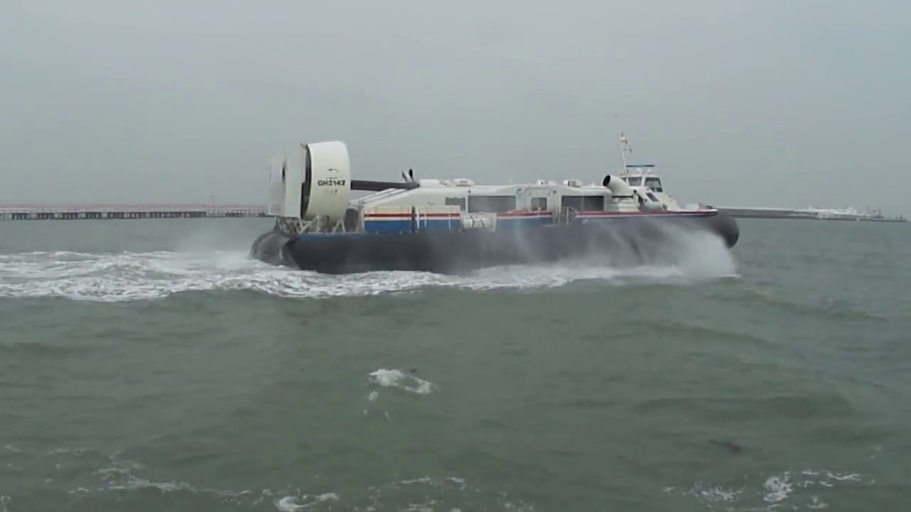 Hovertravel Hovercraft. BHT 130 Solent Express departing from Ryde ...