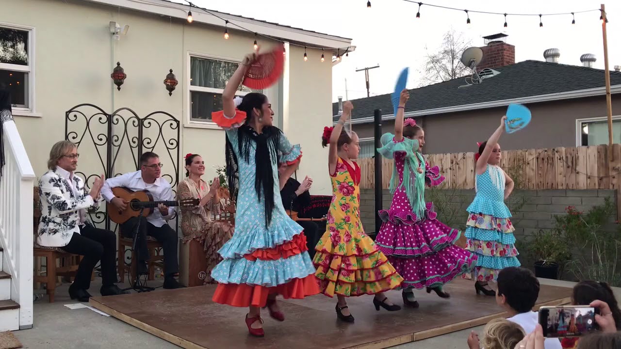 Girls Flamenco Rumba - YouTube