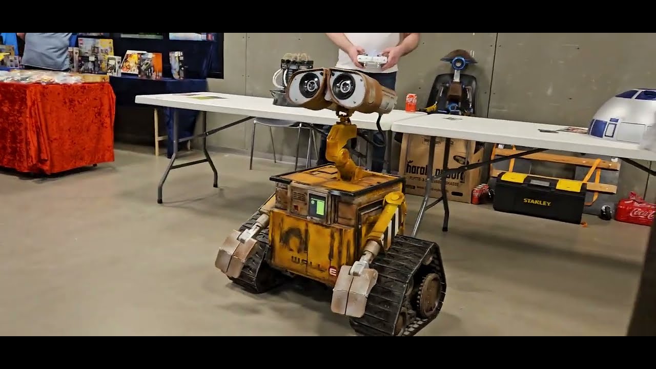 Wall-E in real life - YouTube
