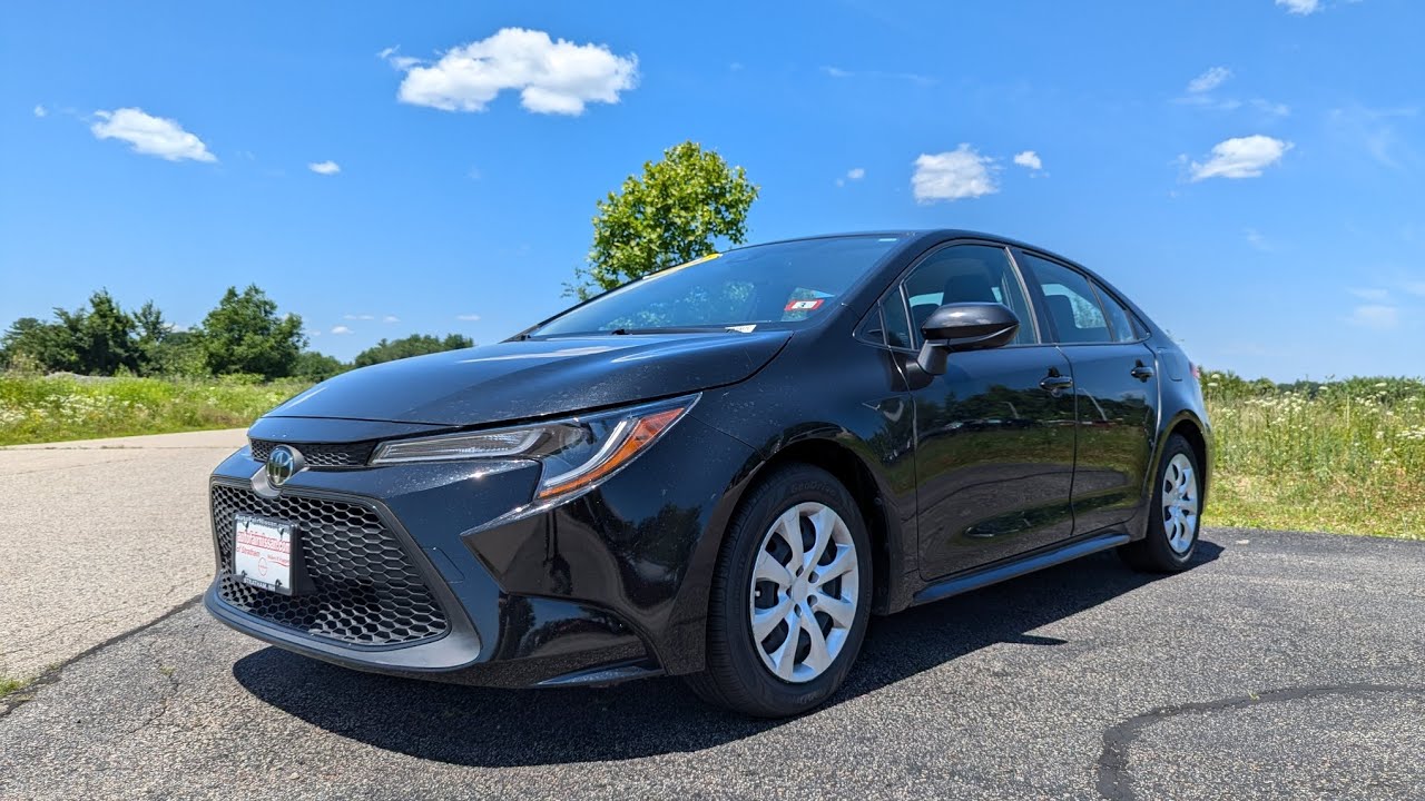 2020 Toyota Corolla LE Walk Around - YouTube