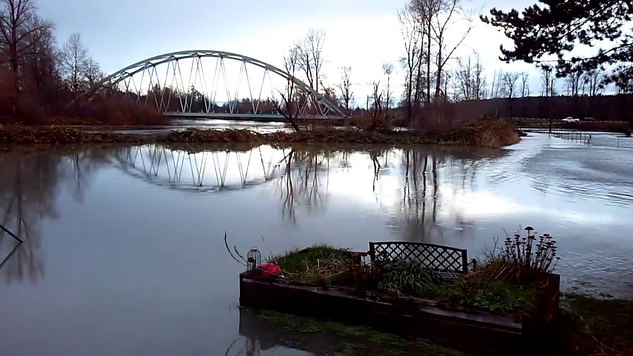 Snoqualmie River Flood Dec 10, 2015 - YouTube