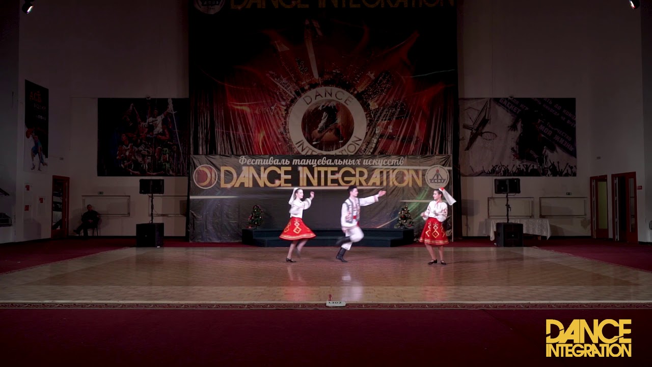 Dance Integration 2018 - 1302 - Молдавский танец Искорки Емва - YouTube