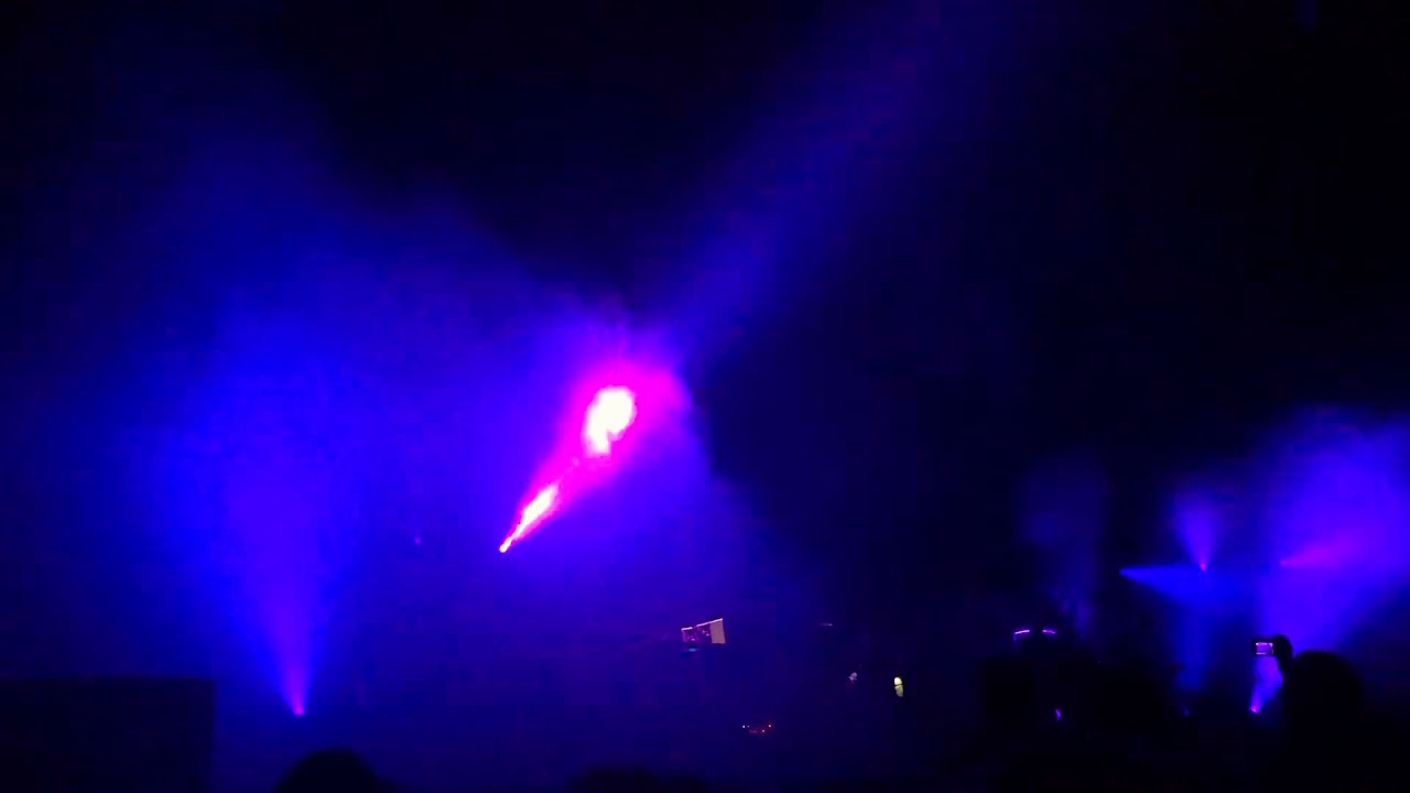Phil Collins - In the air tonight - Live New-York 2019 - YouTube