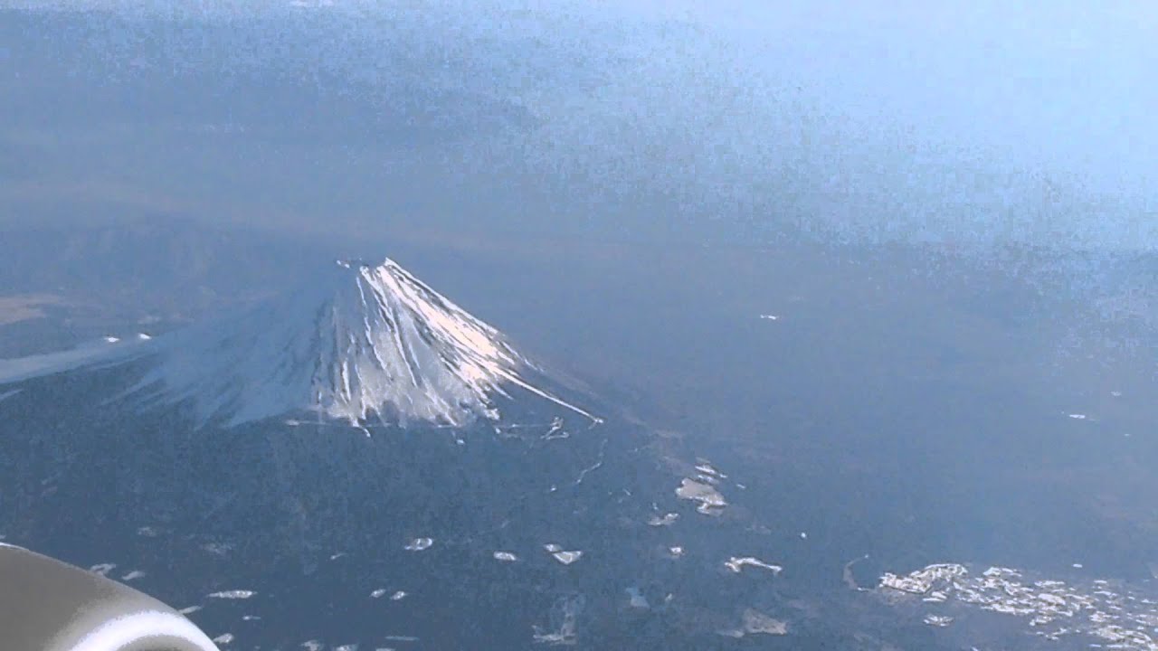 Clear view of Mount Fuji from an airplane - YouTube