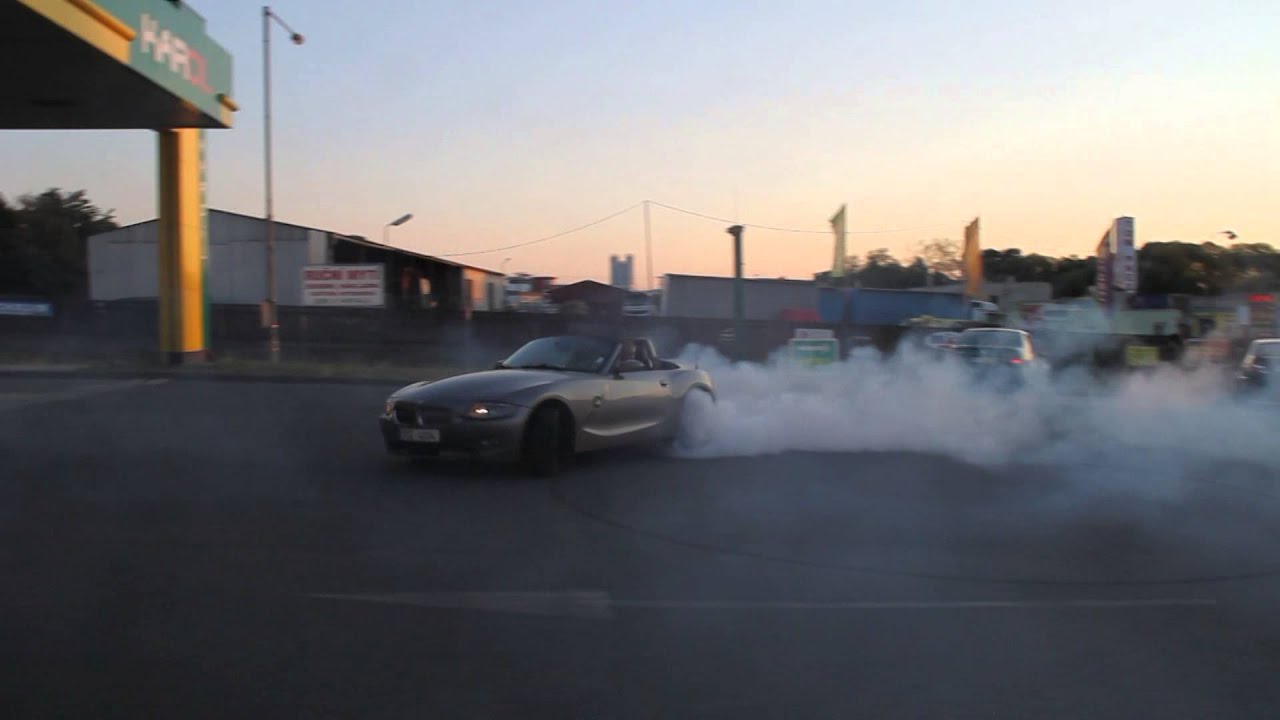 BMW Z4 drift - YouTube