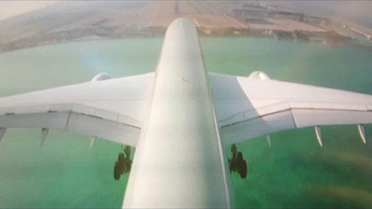 A350 - Crosswind Landing - TailView [QATAR Airways = MUC-DOH] - YouTube