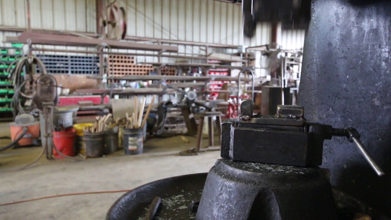 Forging of 7lb Sledge Hammer - YouTube