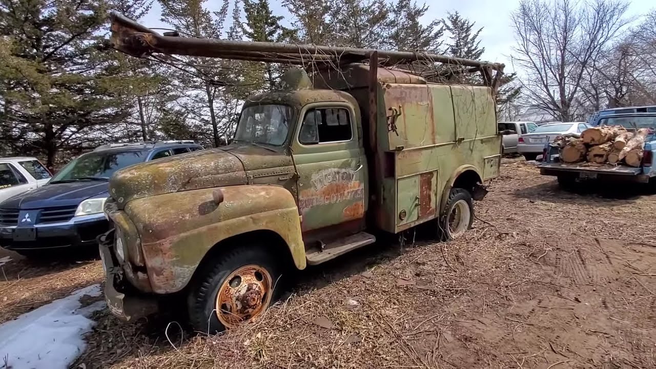 1954 International R140 4x4 truck rescue! - YouTube