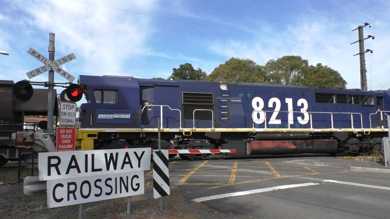 Level Crossing, Cordeaux Heights NSW, Australia. - YouTube