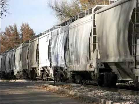 BNSF 5243 North [Nice Conductor and Intresting DPU's] - YouTube