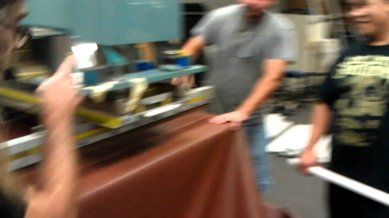 Heavy RF vinyl welder lights florescent bulb - YouTube