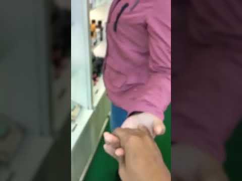 emak kepala 3, 2anak pamer body goal di camera dari belakang sama doi 😍😷