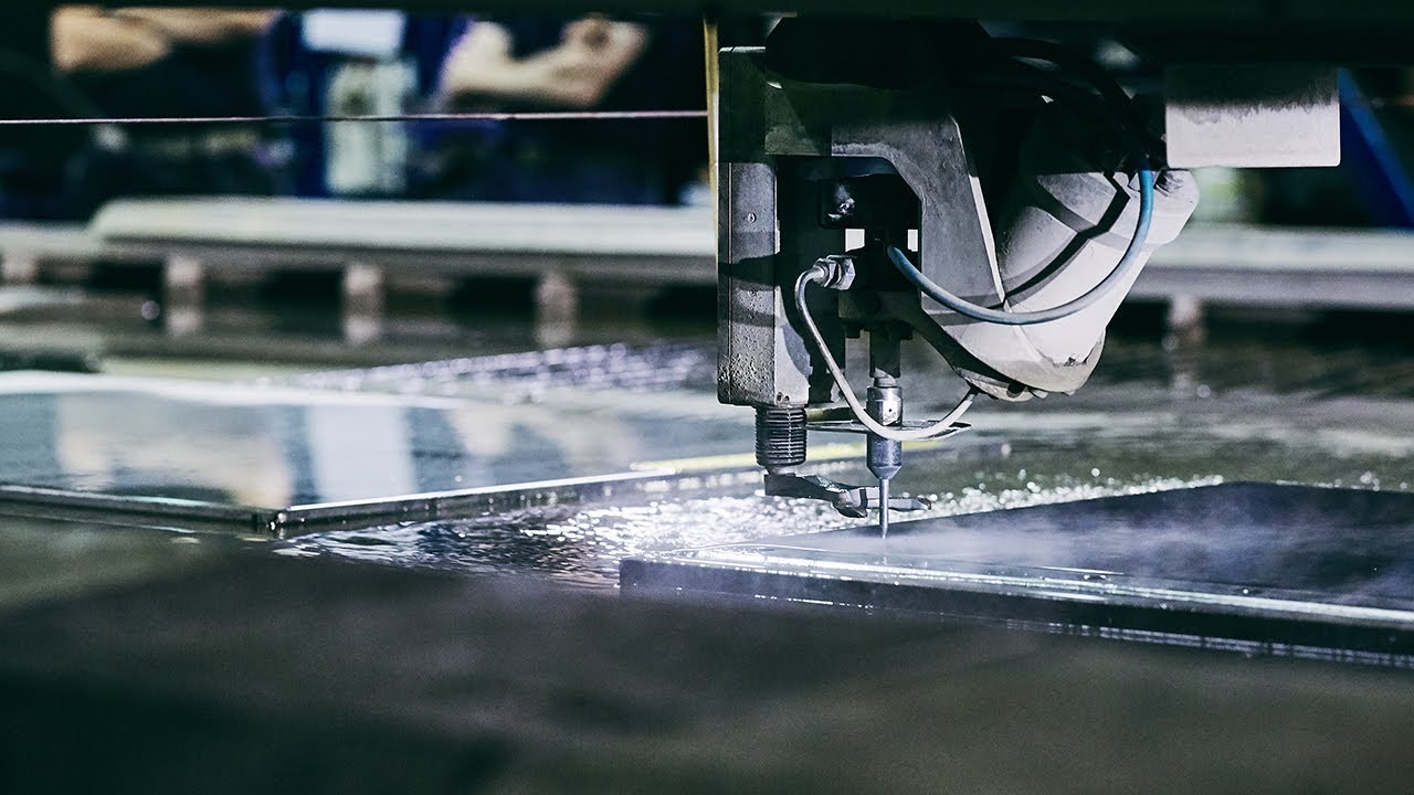 Water cutting - Flinkenberg Steel Service Center - YouTube