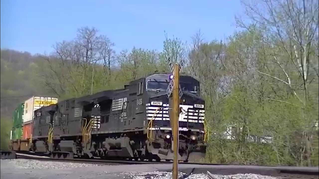 Ex CR Dash 8 Leads NS 201 at Elliston, VA - YouTube