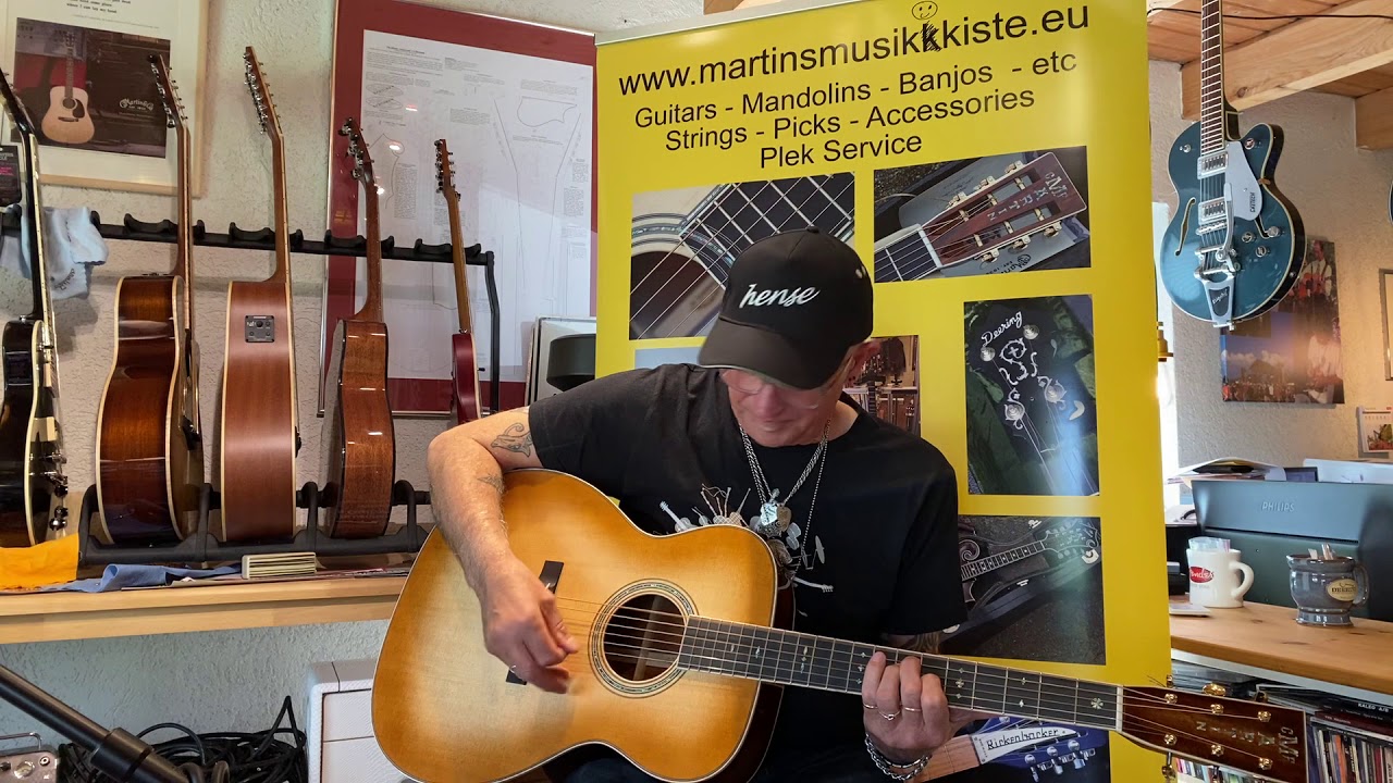 Nigel Ray Beck plays C.F. Martin Custom Shop (0000) M Curly Muninga in ...