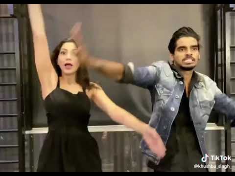 Hintlilerden efsane dans akımı