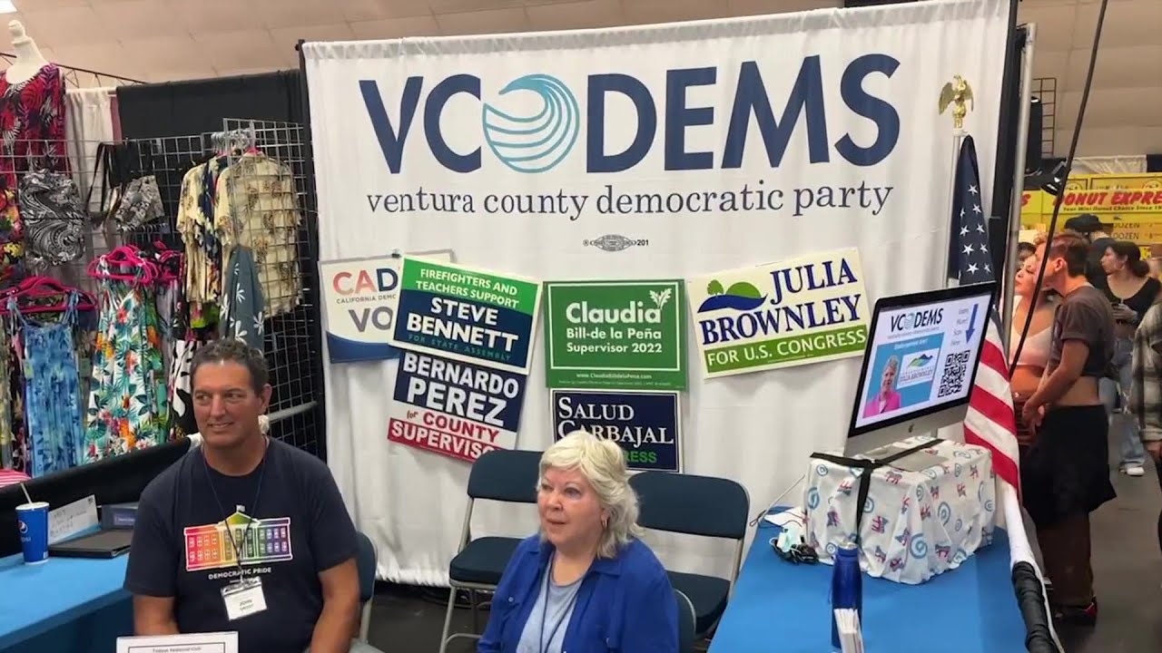Fair gets political and Democrat and Republican fair booths - YouTube