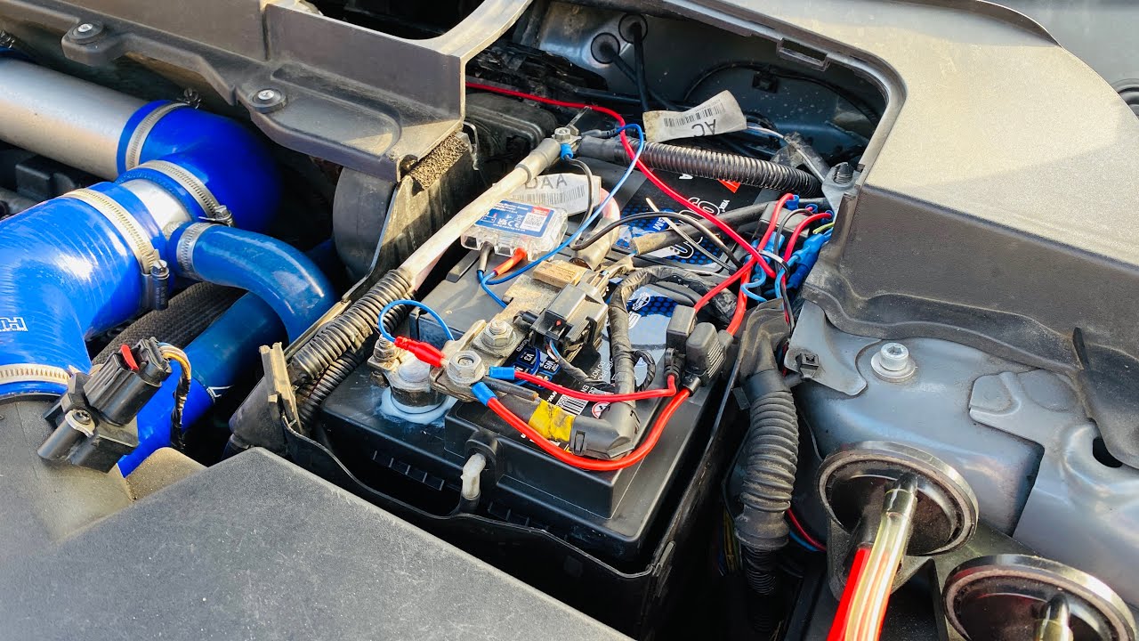 Fitting a new battery - Land Rover Freelander 2 - YouTube