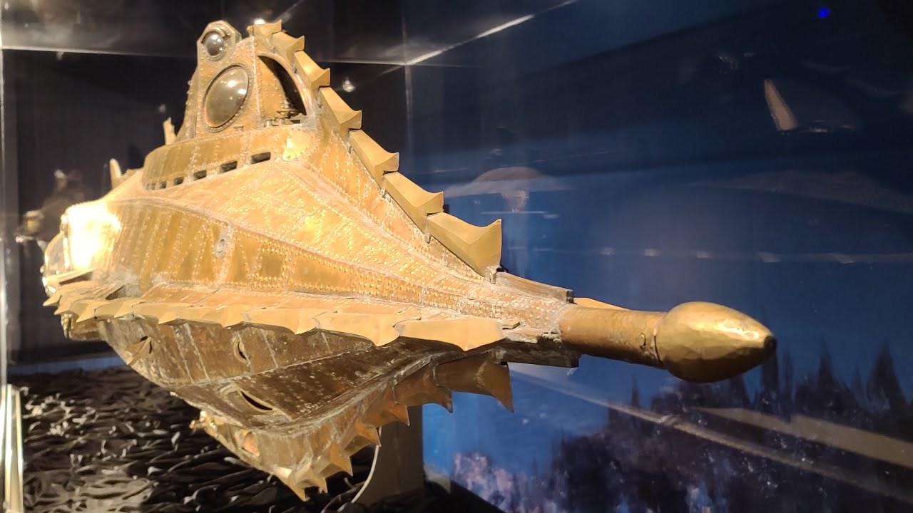 20,000 Leagues Under The Sea, 11 foot, Nautilus Filming Miniature ...