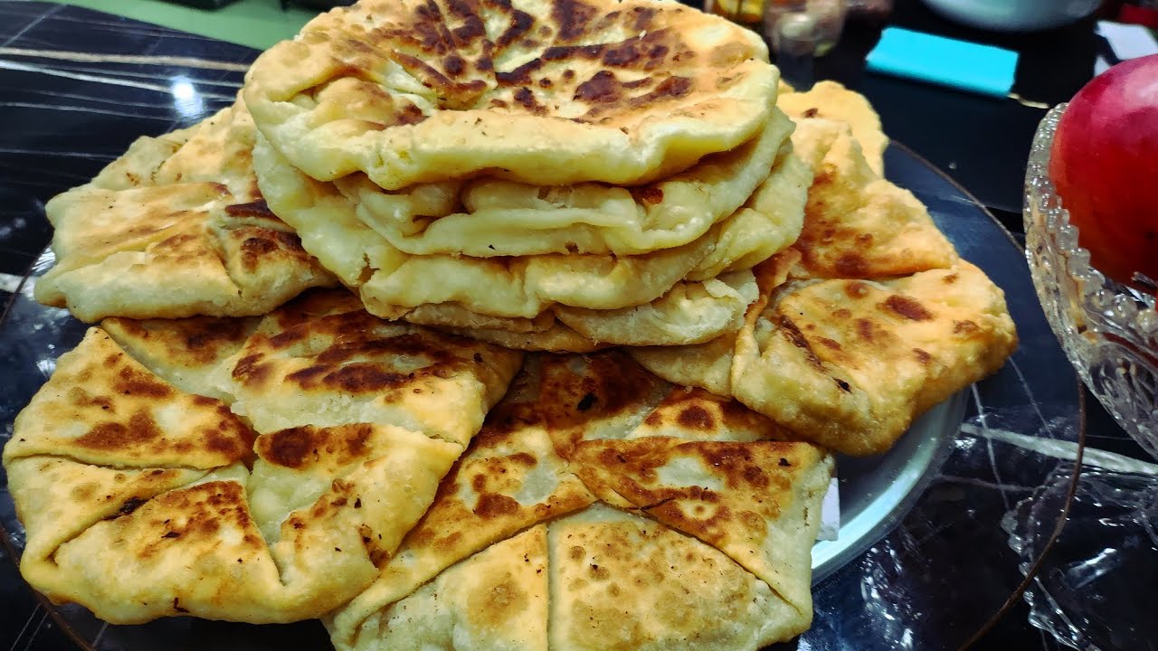 Plăcinte de post. Daca ai apa și faina poti face astfel de placinte de ...