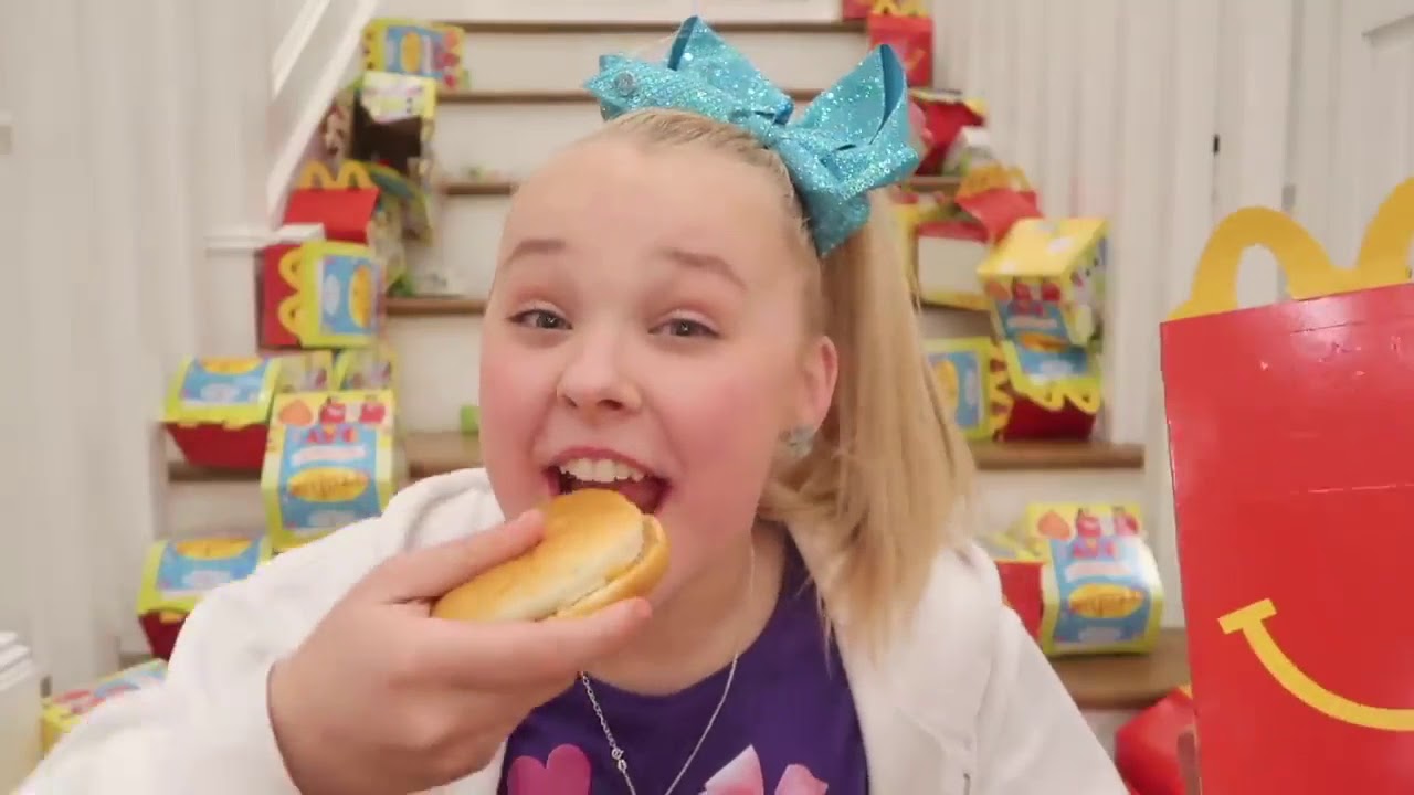 jojo Siwa 100 HAPPY MEAL'S IN ONE DAY CHALLENGE!!!! - YouTube