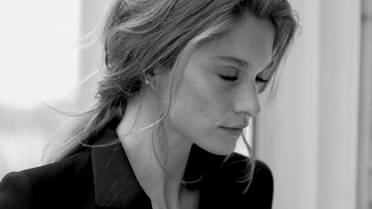 Montblanc Lady Emblem the movie @ Parfumerie Berton - YouTube