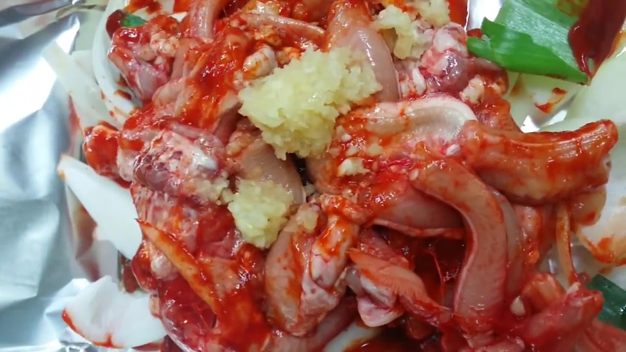 Me eating hagfish (meokjangeo,먹장어) in Busan, Korea. - YouTube