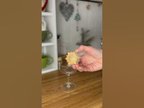 Снежинка в бокале. У меня бокалы с золотой каймой,я взялась золотые ...