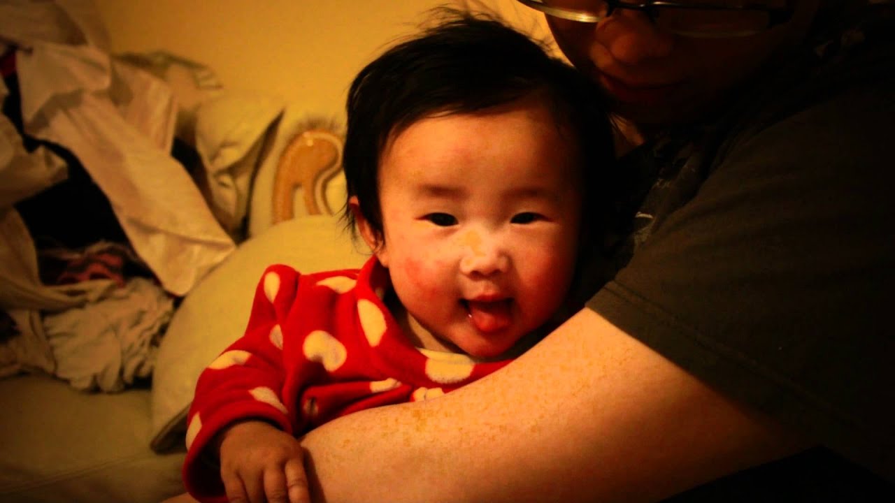 Scarlett Lick Daddy's Arm - YouTube