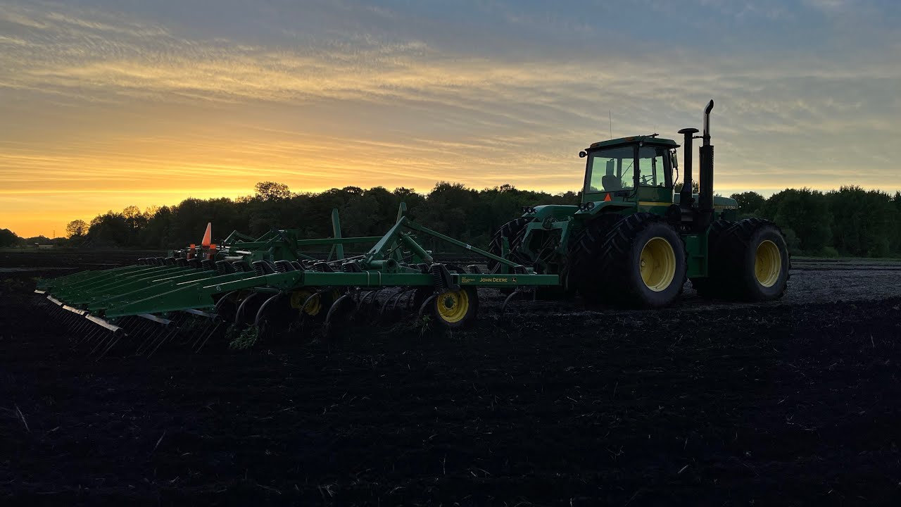 John Deere 8650 VS MUCK GROUND - YouTube