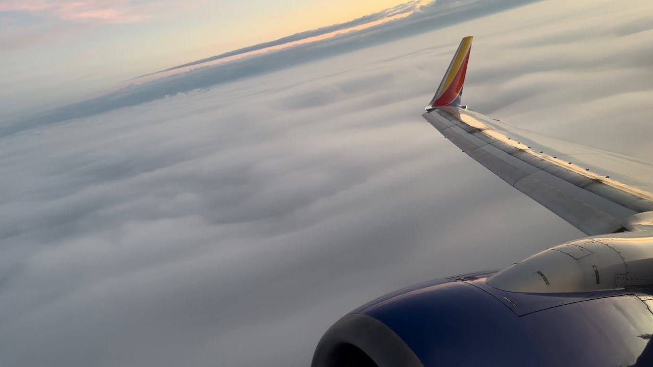 4K | Southwest Airlines Boeing 737-700 (N407WN) Foggy Morning Engine ...