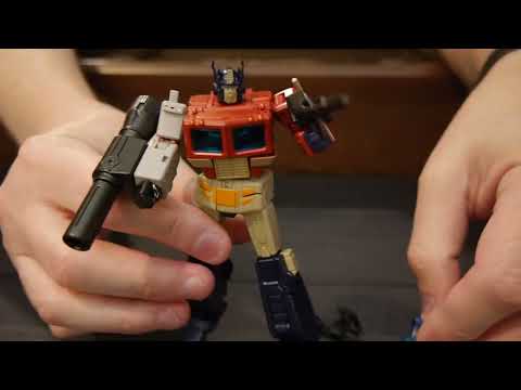 Newage's H27U Commander David is for the hardcore Skybound Transformers Energon Universe fans