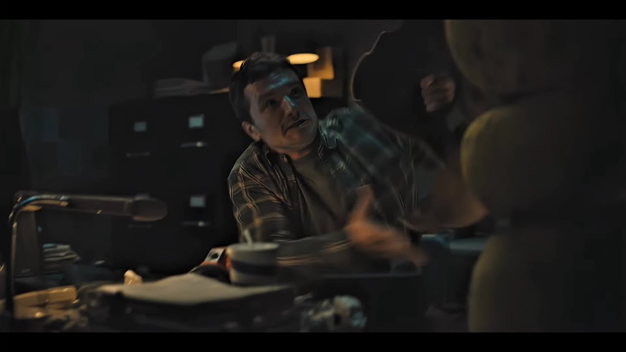 Fnaf 2 movie - Withered Chica tries to take Mike's freddy head (UHD ...