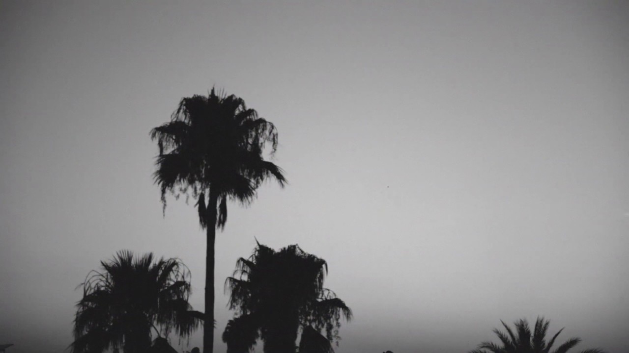 Coma Pony - Volando Bajo La Lluvia (from the mini studio) - YouTube