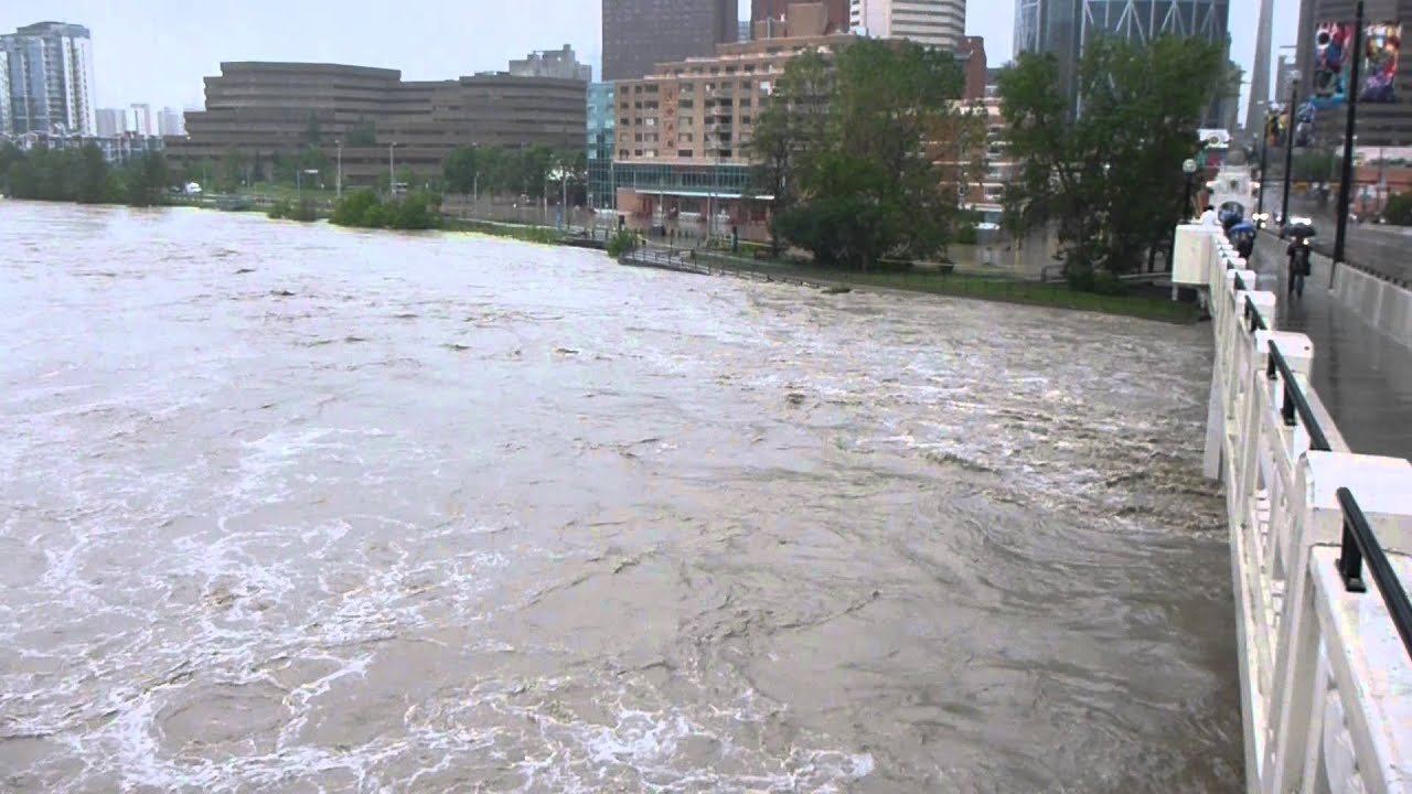 Calgary Flood 2013 Cntr St Bridge 3 - YouTube