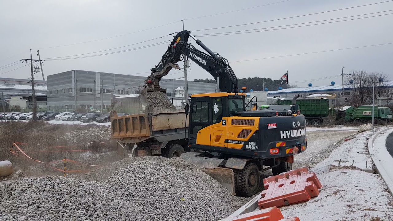 HYUNDAI HW145+ 06W 1년 사용후기 사장님에 솔직한 인터뷰 만족도는 몃%입니까? - YouTube