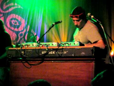 Gov't Mule - Danny Louis keyboard solo - Seattle October 2010 - YouTube