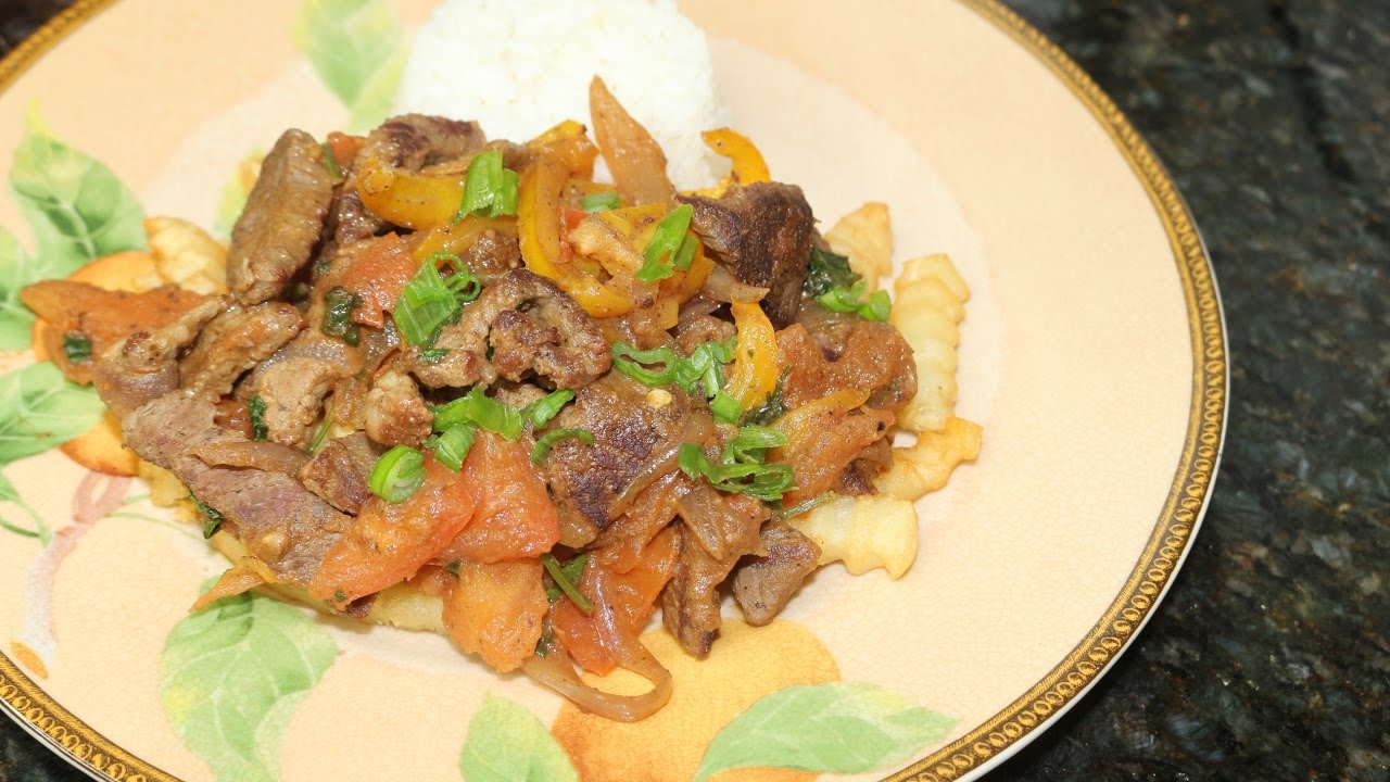 Lomo Saltado por una Dominicana XD - YouTube