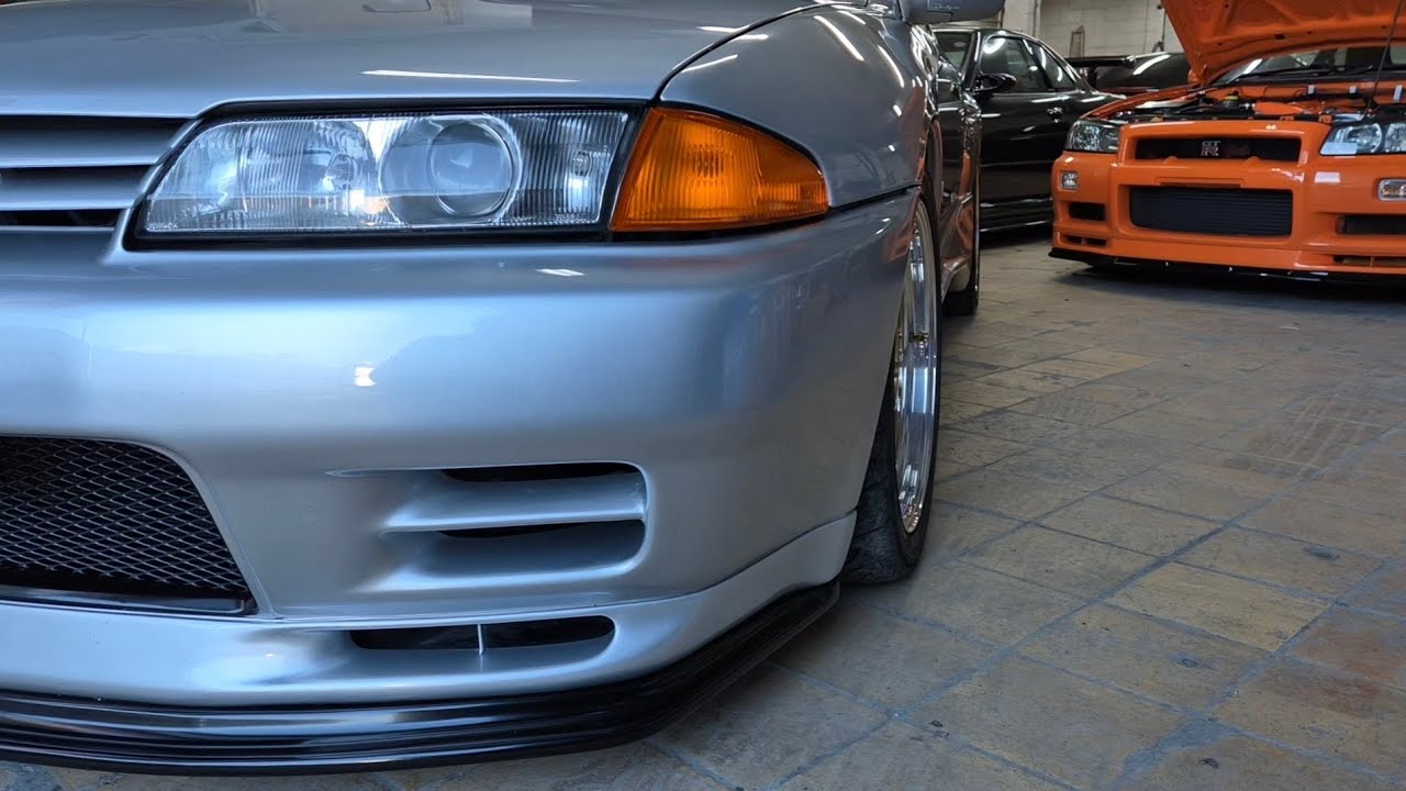 Nissan skyline R32 GT-R installing fiber glass side kits - YouTube