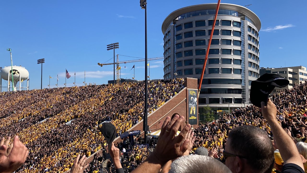 Hawkeye Wave @ Kinnick Stadium ~ October 1, 2022 - YouTube