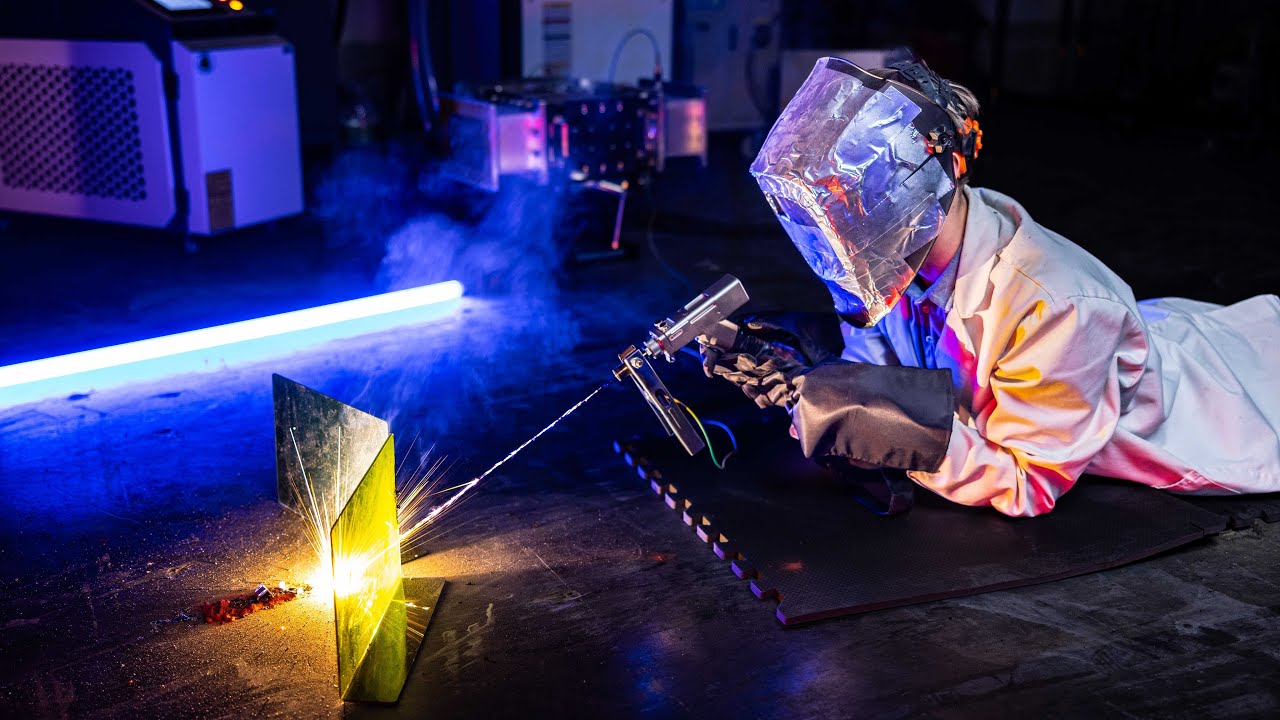 2,000 Watt Laser Exploding a Diamond (might be illegal) - YouTube