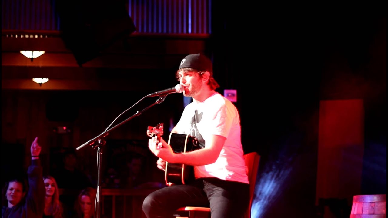 Thomas Rhett Singing Front Porch Junkie - YouTube
