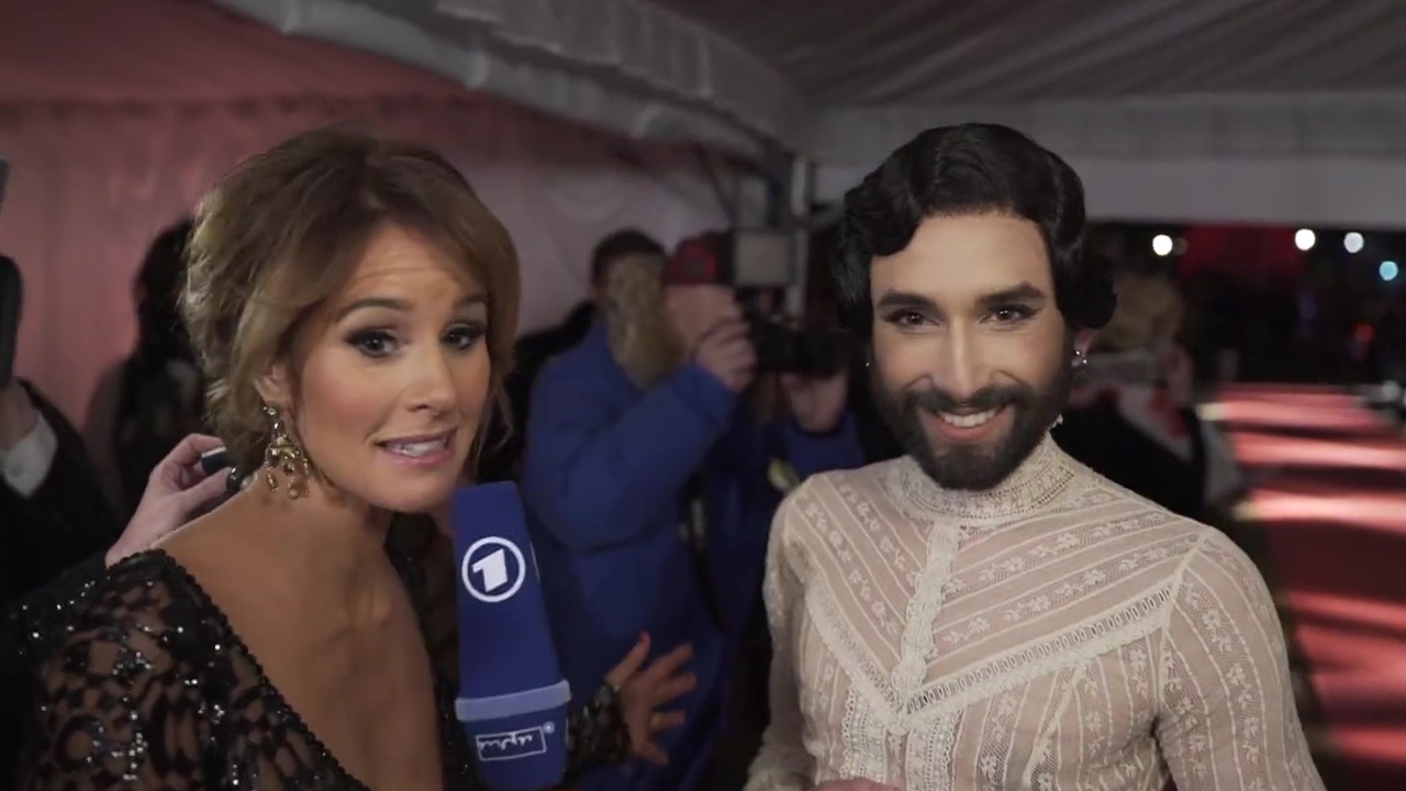 Conchita Wurst, backstage interview, SemperOpernball, 03.02.2017 - YouTube