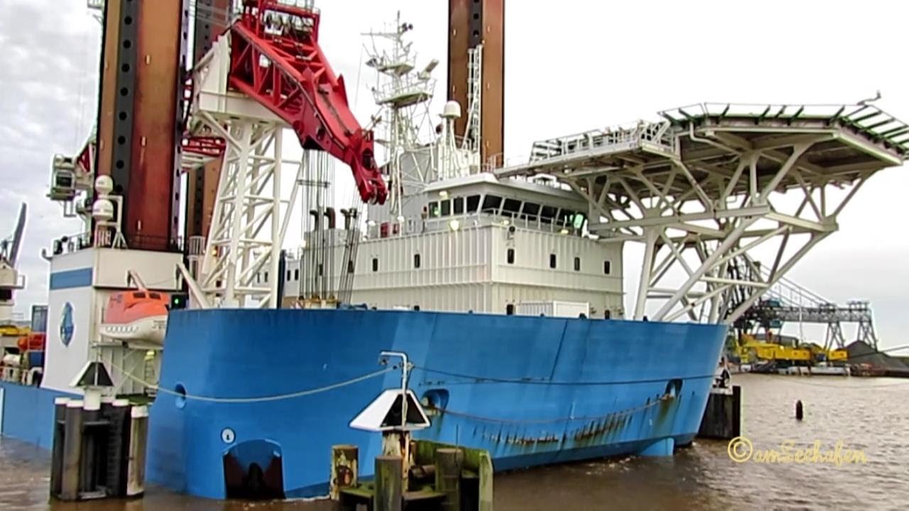 Wind Lift 1 DFIC IMO 9516686 Windlift 1 narrow passage of Emden Lock ...