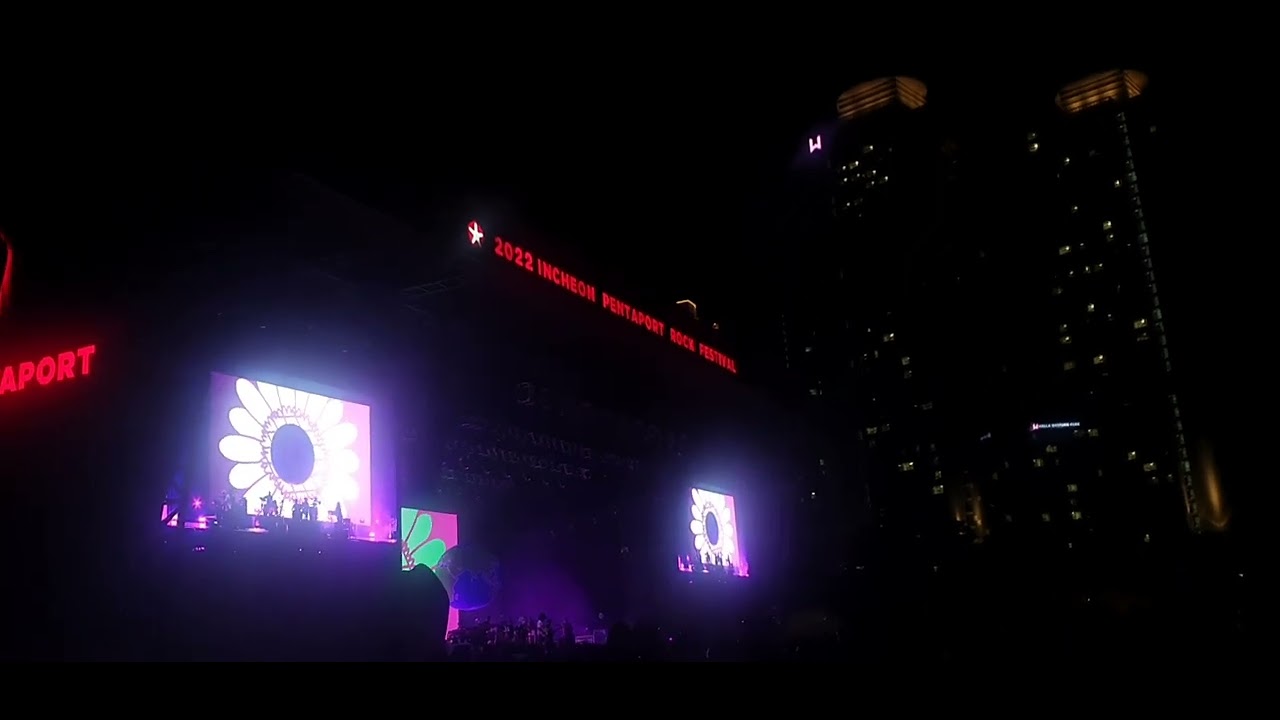 Vampire Weekend - Sunflower @ Pentaport rock festival (220806) - YouTube