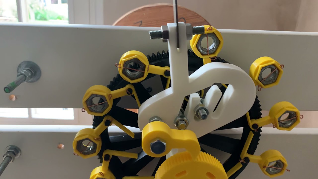 Gravity Wheel Johann Bessler MT13 et MT51 - YouTube