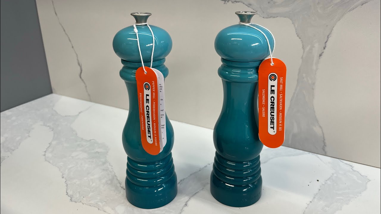 Saleiro e Pimenteiro da Le Creuset na cor Azul Caribe - YouTube