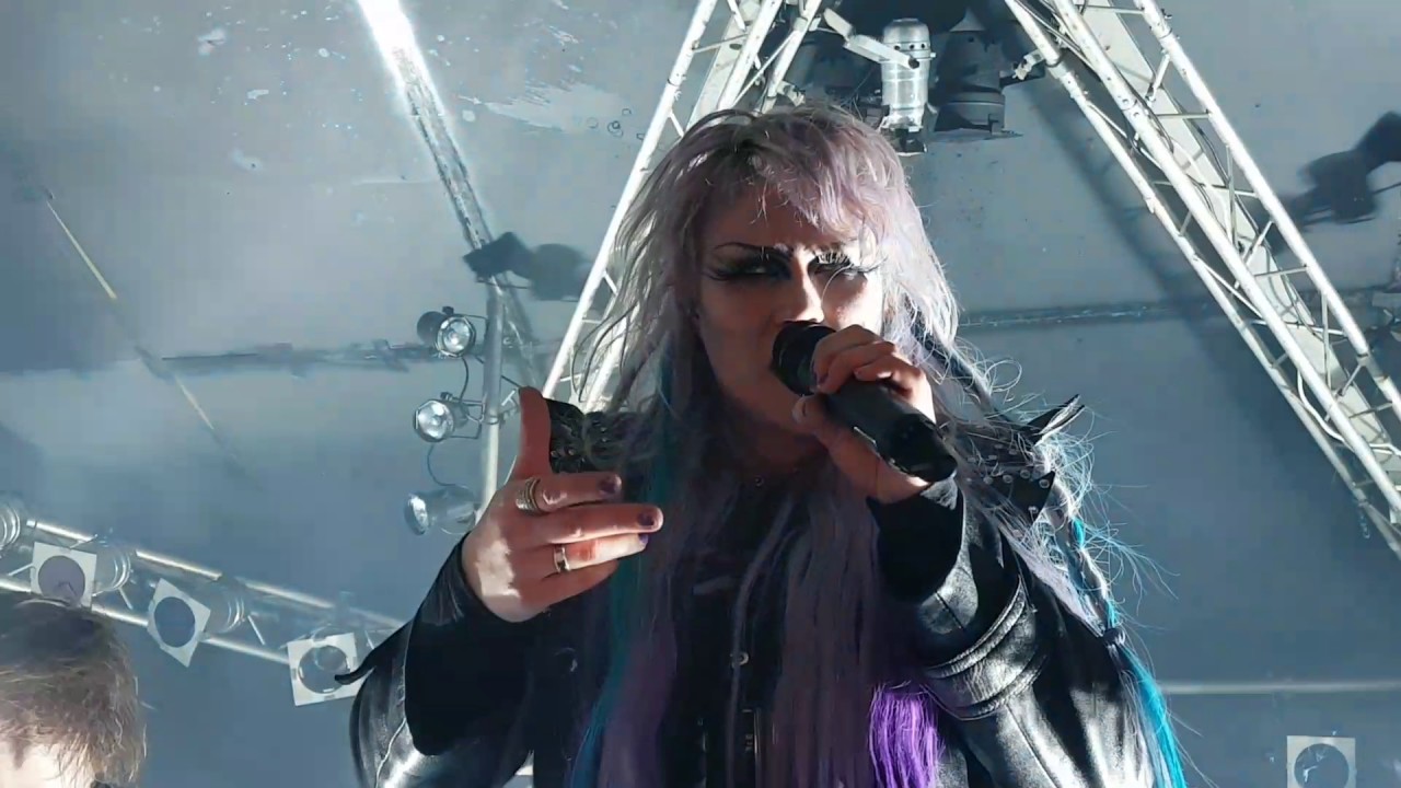 BATTLE BEAST - Let It Roar - Live à Vosselaar - YouTube